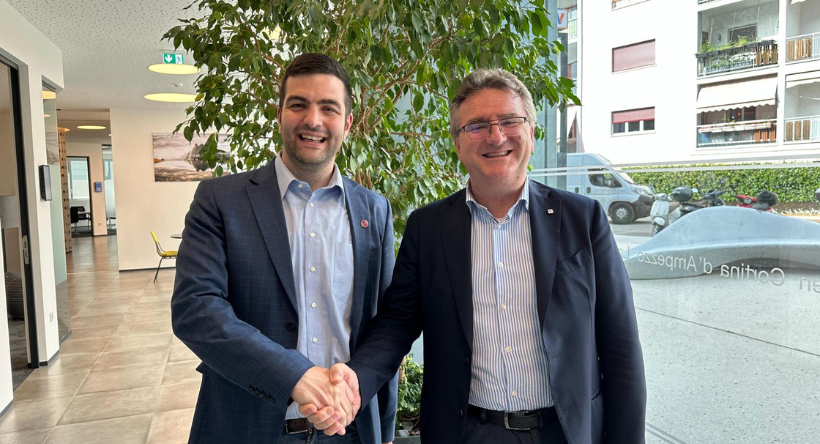 Prima auto medica full electric per Croce Bianca Alto Adige | Volksbank